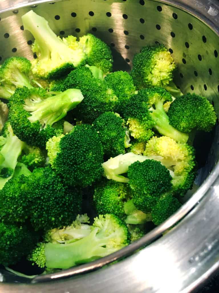 Quick Small Batch Steamed Broccoli (10 Minutes) - One Happy Dish